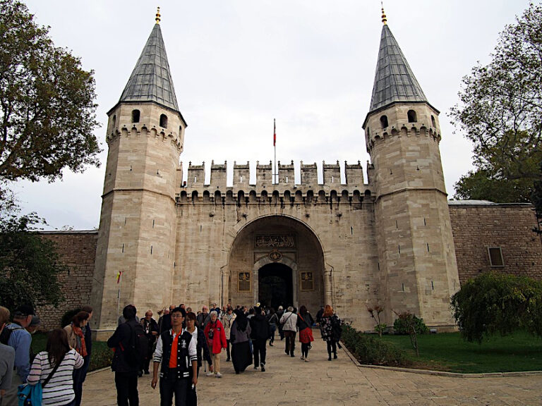 Famous Castles - Ten Spectacular Fortresses You Have to See